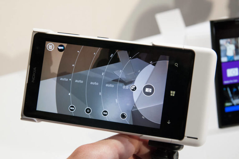 Nokia's new flagship phone comes with Lumia Camera-like app