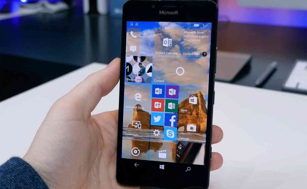 Microsoft quietly extends support for Windows 10 Mobile