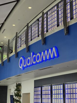 Hands-on with Snapdragon X Elite: Benchmarks, games, NPU processing and ...