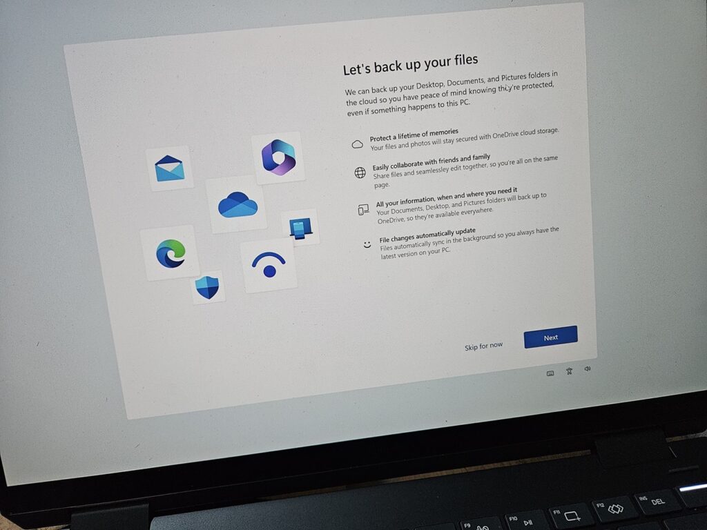 Windows 11 now shows a full-screen pop-up to use OneDrive and protect ...