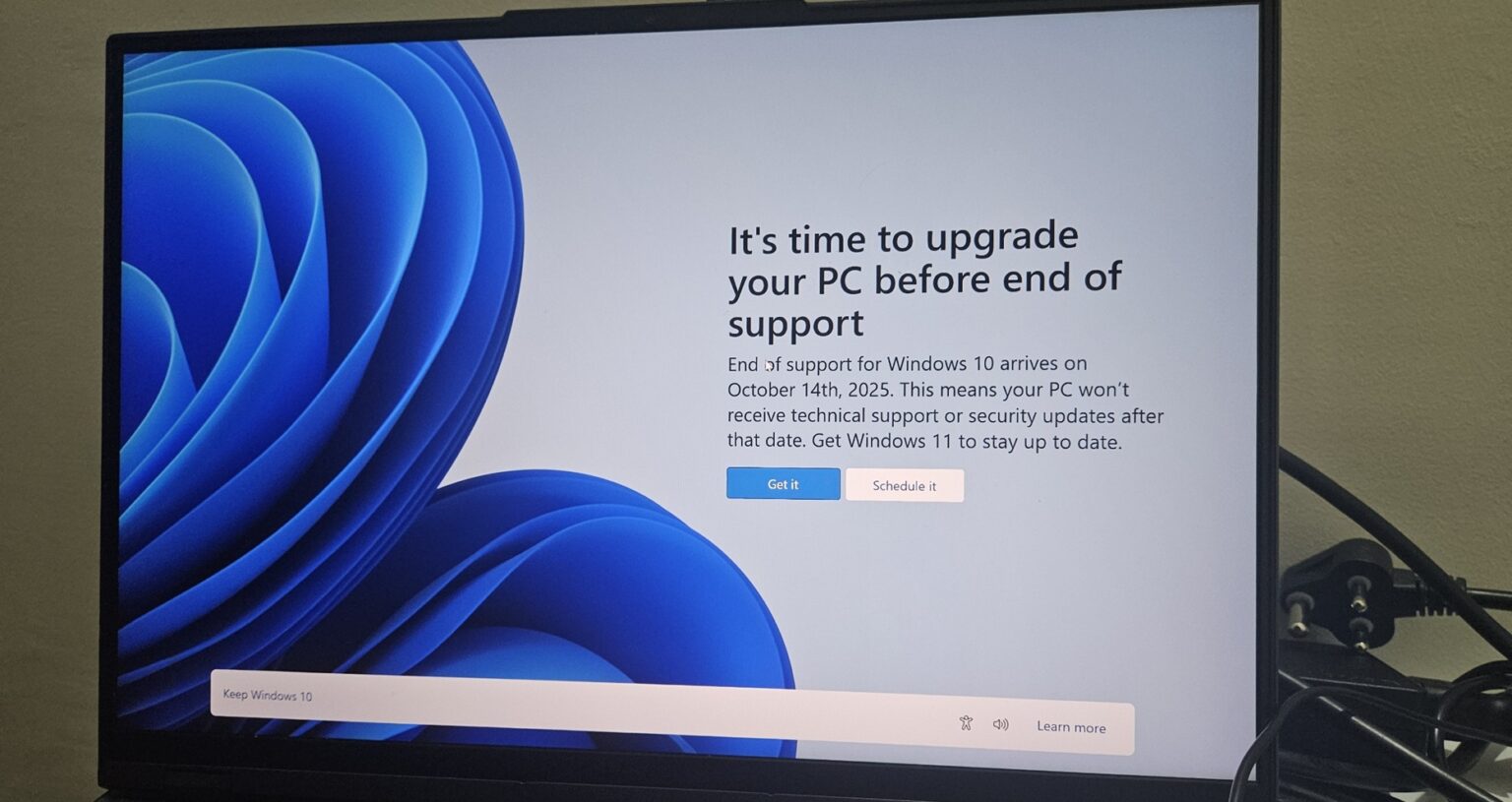 Microsoft nags more users with Windows 10 end of life banner, says get ...